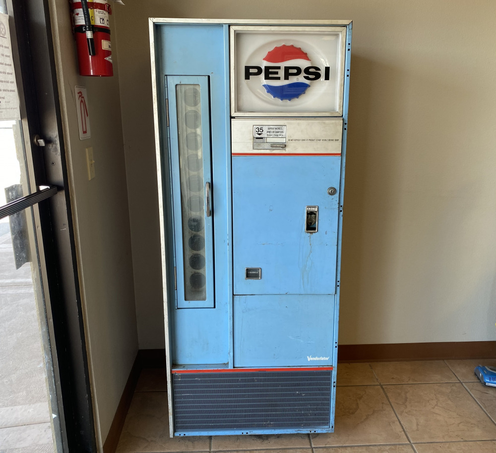#M218 - VINTAGE PEPSI MACHINE | MAG Auctions