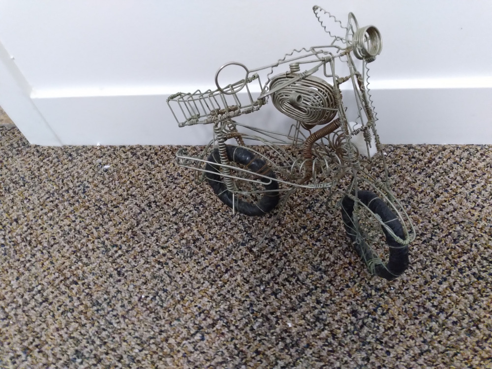 #M003 - Hand crafted wire motorcycle | MAG Auctions