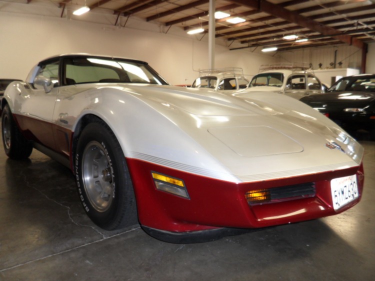 #207 - 1982 CHEVY CORVETTE 2 DR | MAG Auctions