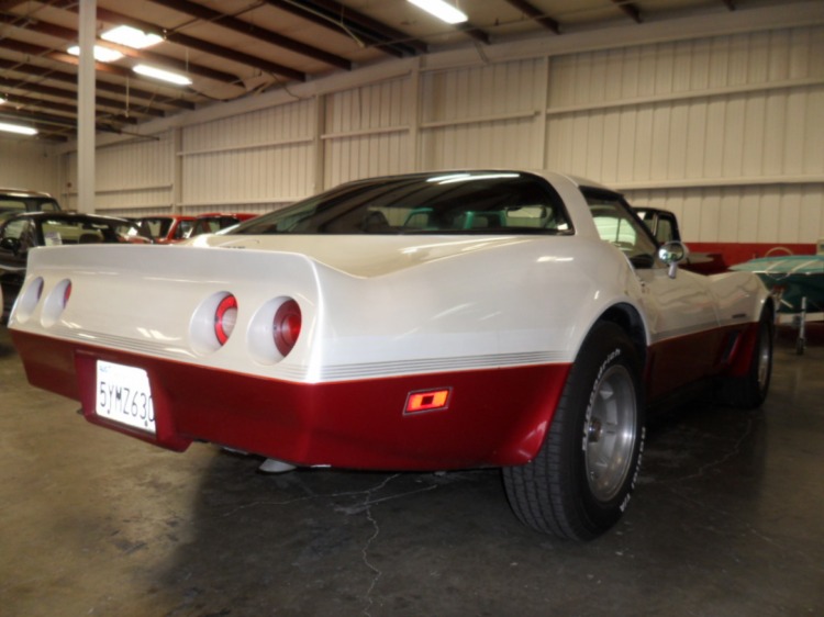 #207 - 1982 CHEVY CORVETTE 2 DR | MAG Auctions