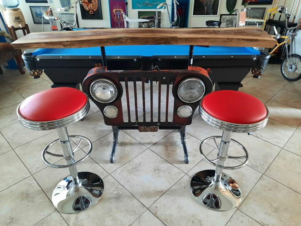 #M222 - Jeep front end bar top table with stools | MAG Auctions
