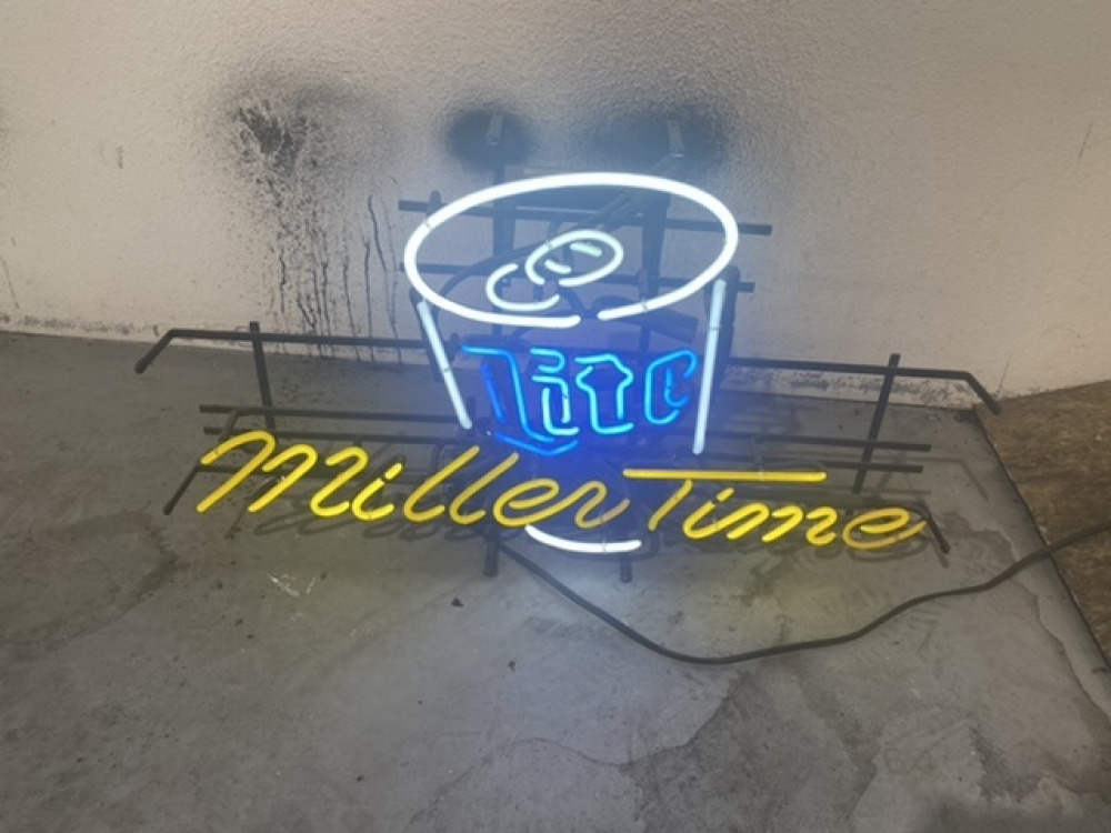 #M132 - Vintage Miller Time neon sign | MAG Auctions
