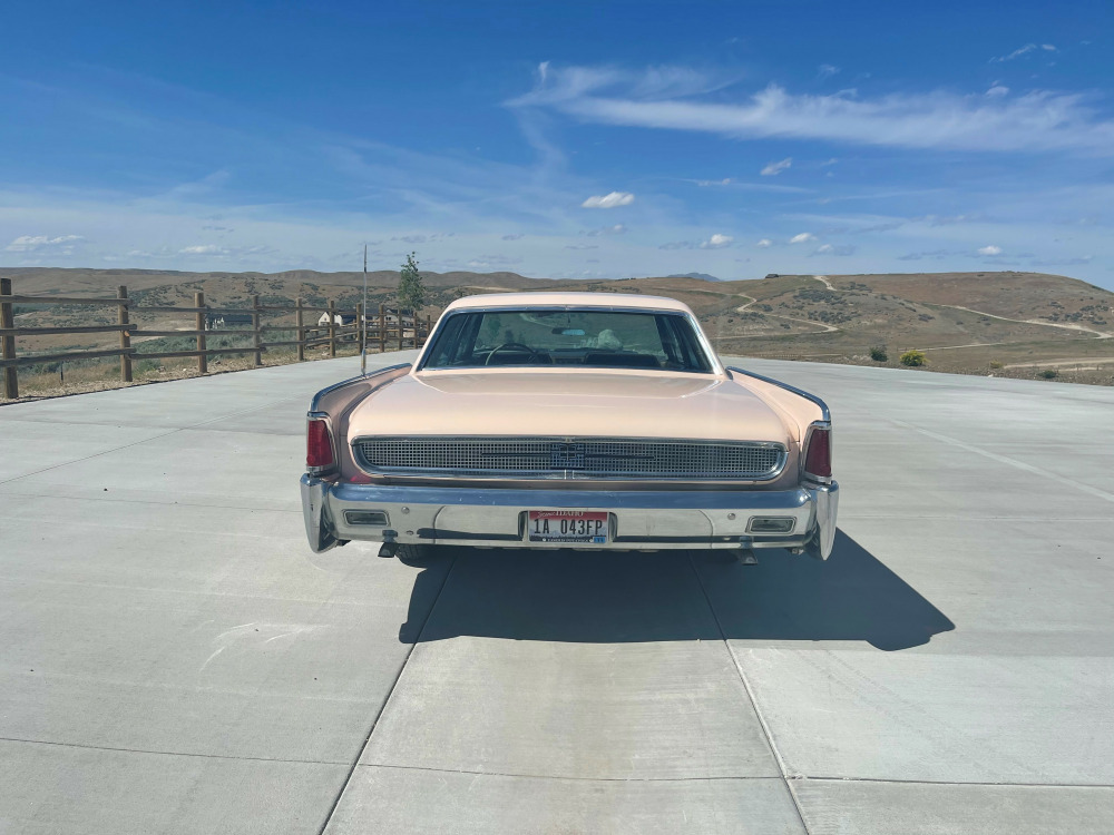 #195 - 1961 Lincoln Continental 4 door sedan | MAG Auctions