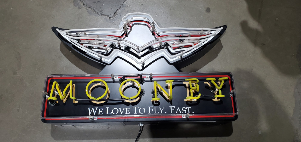 #M240 - Mooney Neon sign | MAG Auctions