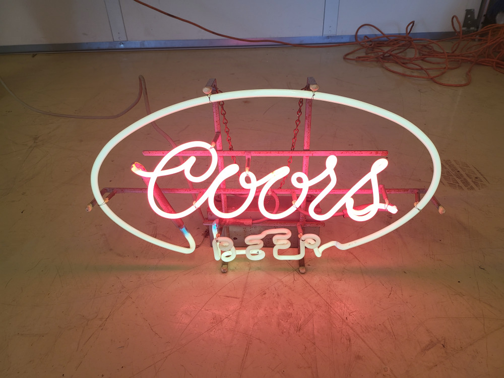 #M108 - Coors Neon lighted sign | MAG Auctions