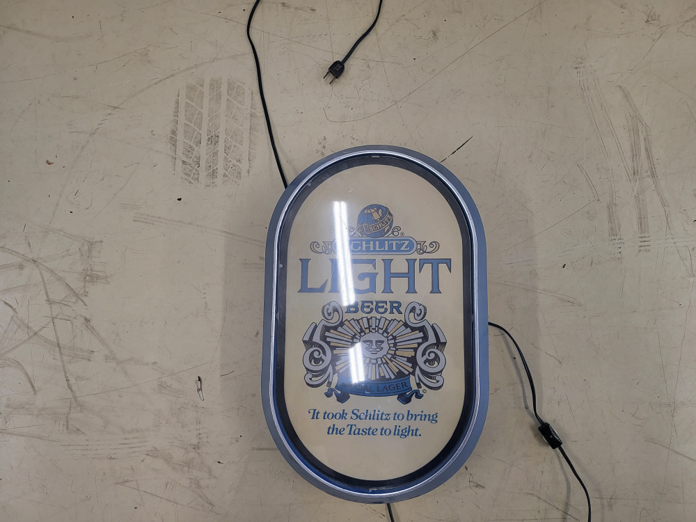 #M101 - Schlitz lighted wall sign | MAG Auctions