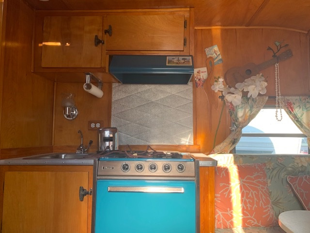 #557A - 1966 Vintage Frolic RV Camper Trailer | MAG Auctions