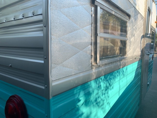 #557A - 1966 Vintage Frolic RV Camper Trailer | MAG Auctions