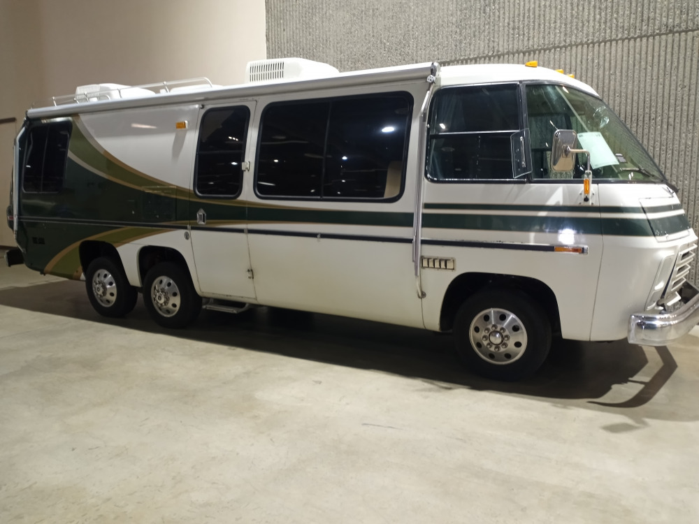 #512 - 1977 GMC Motorhome | MAG Auctions