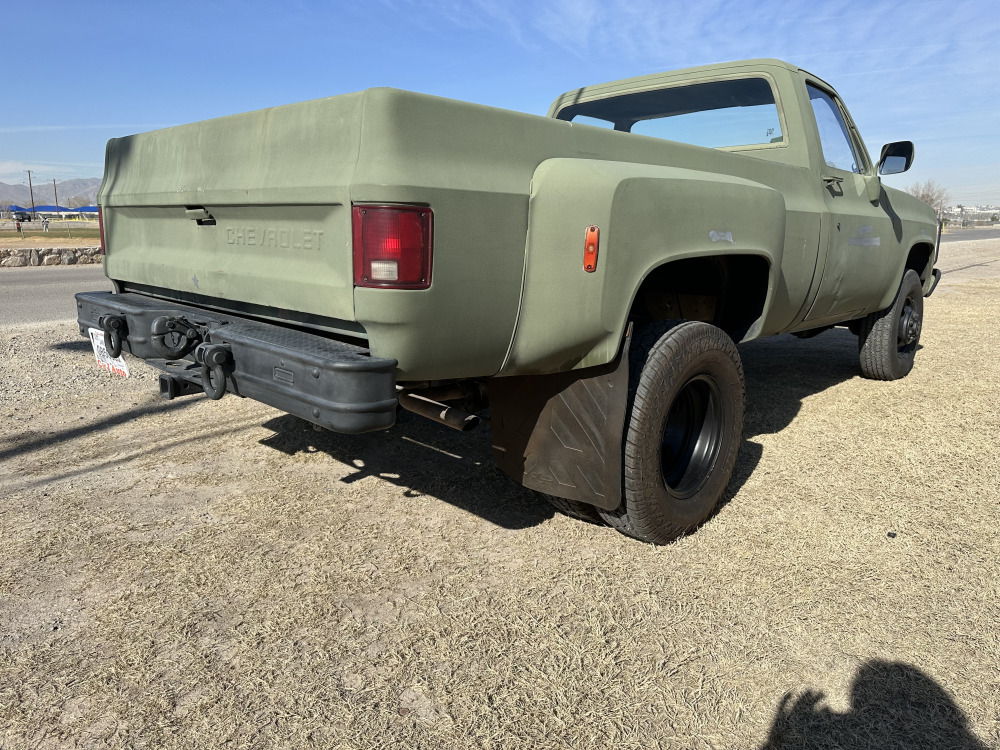 #235 - 1986 Chevrolet D30 Dually pickup | MAG Auctions