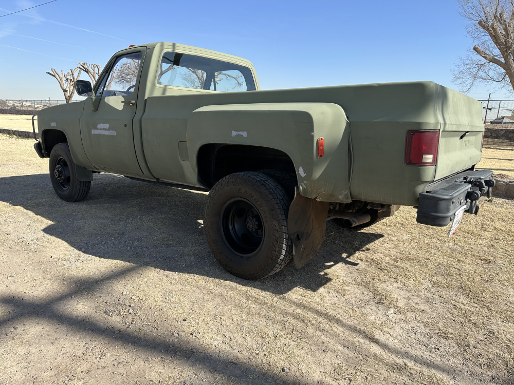 #235 - 1986 Chevrolet D30 Dually pickup | MAG Auctions