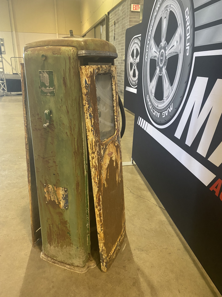#M015 - Tokheim Gas Pump | MAG Auctions