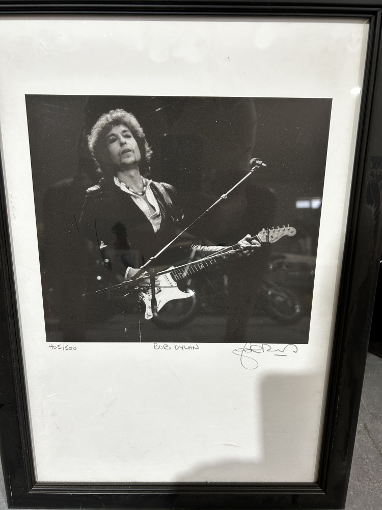 #M126 - Framed Bob Dylan with signature with letter Authenticity | MAG ...