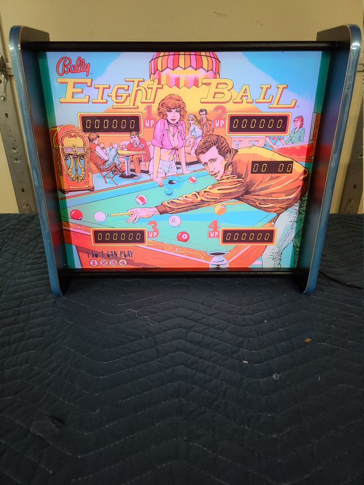 #M103 - Eight Ball Pinball Light | MAG Auctions