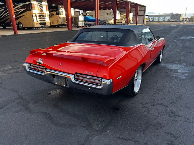 #399 - 1969 Pontiac GTO Convertible Resto Mod | MAG Auctions