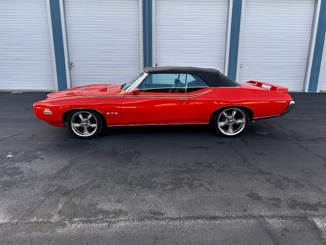 #399 - 1969 Pontiac GTO Convertible Resto Mod | MAG Auctions