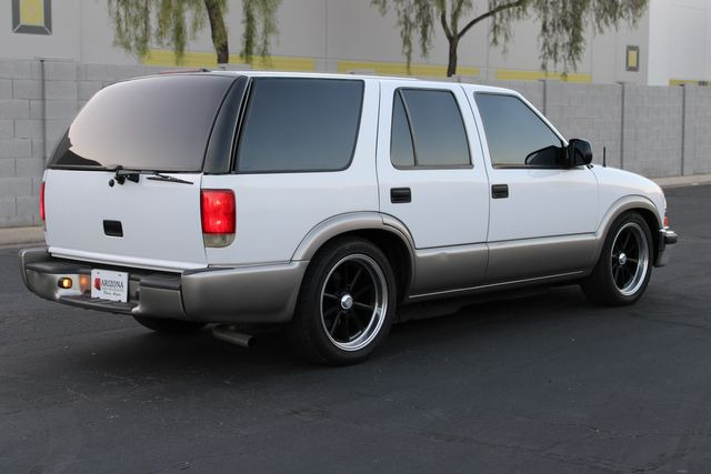 #117 - 2000 Chevrolet S10 Blazer LS | MAG Auctions