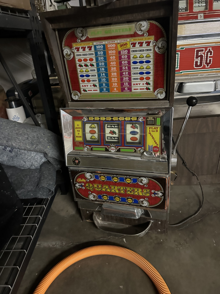 #M138 - 25-cent vintage slot machine | MAG Auctions