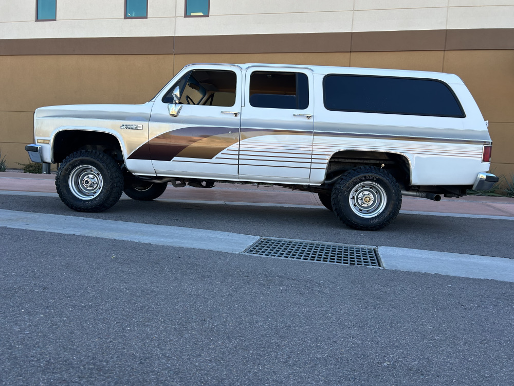 #658 - 1987 GMC Suburban SUV | MAG Auctions