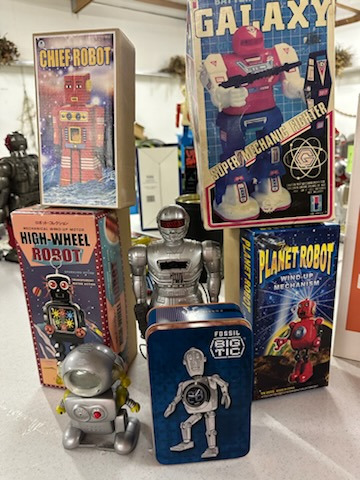 Lot of 7 Vintage Toy Robots | MAG Auctions
