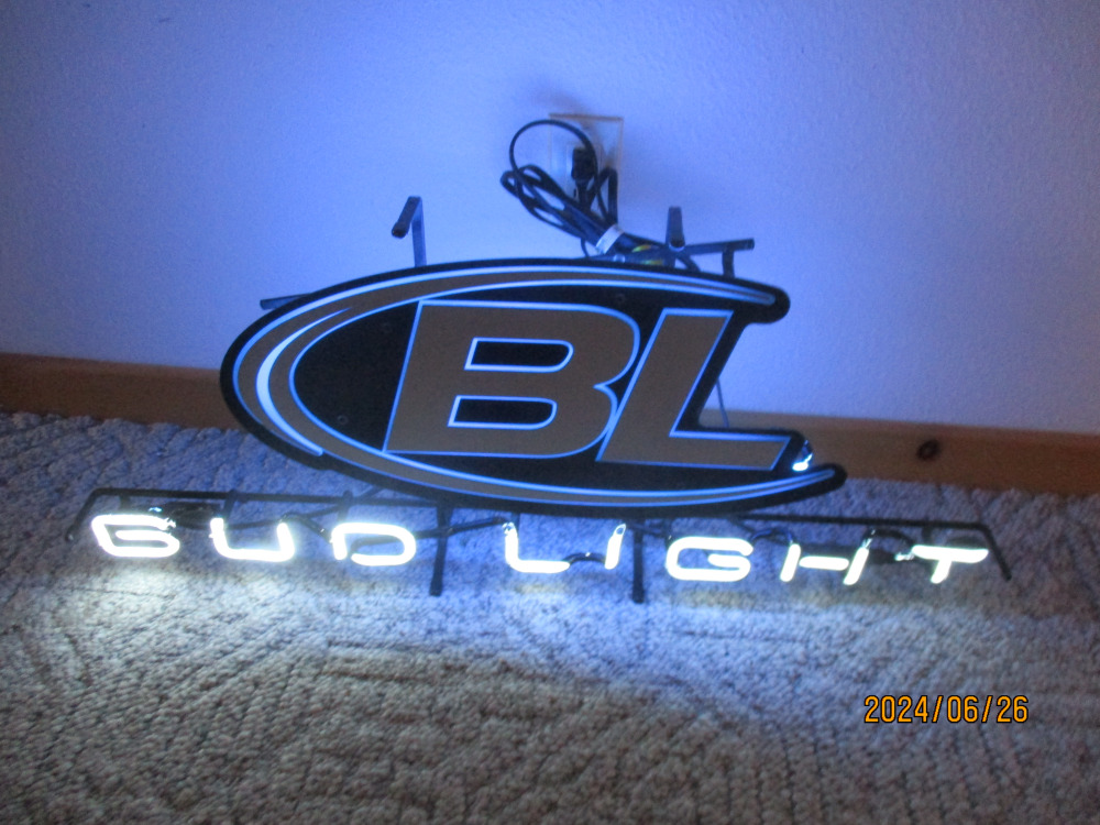 #M006 - Bud Light Neon Light | MAG Auctions