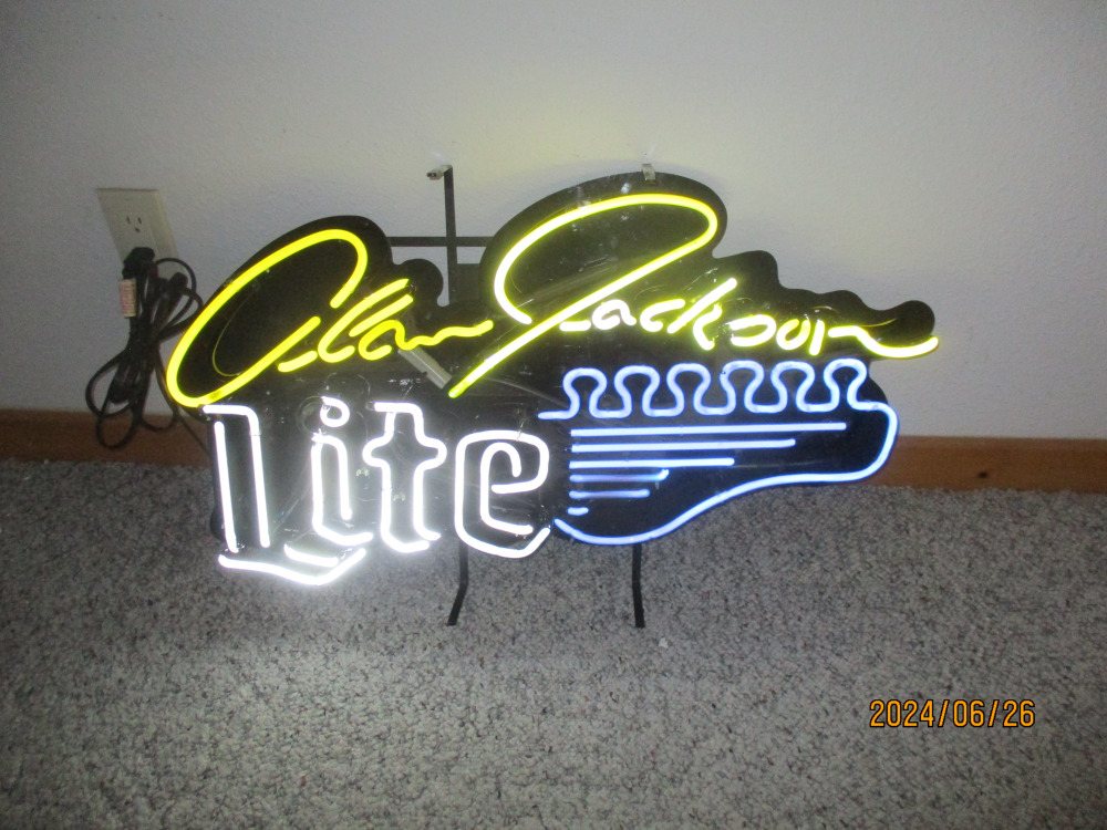 #M011 - Alan Jackson neon light | MAG Auctions