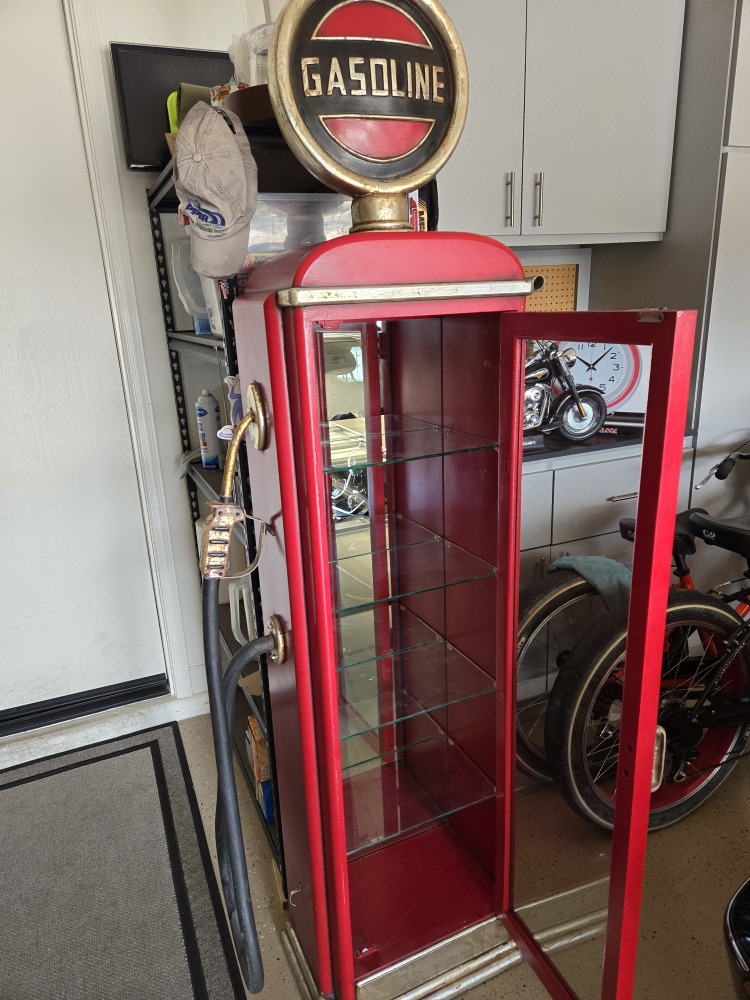 #M222 - Gas Pump Display Case | MAG Auctions