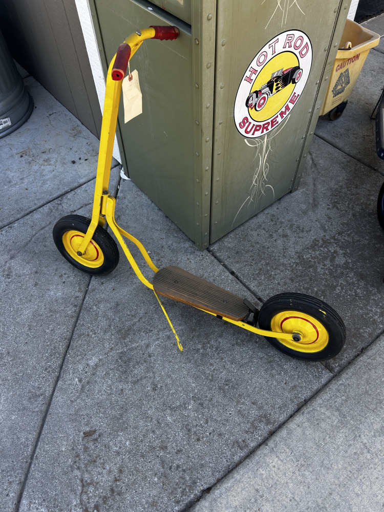 #M311 - 1950s vintage metal scooter | MAG Auctions