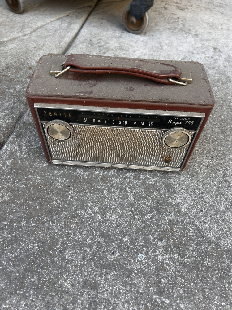 #M023 - Original vintage radio 1960s | MAG Auctions