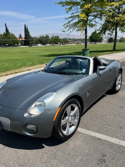 #172 - 2006 Pontiac Solstice | MAG Auctions