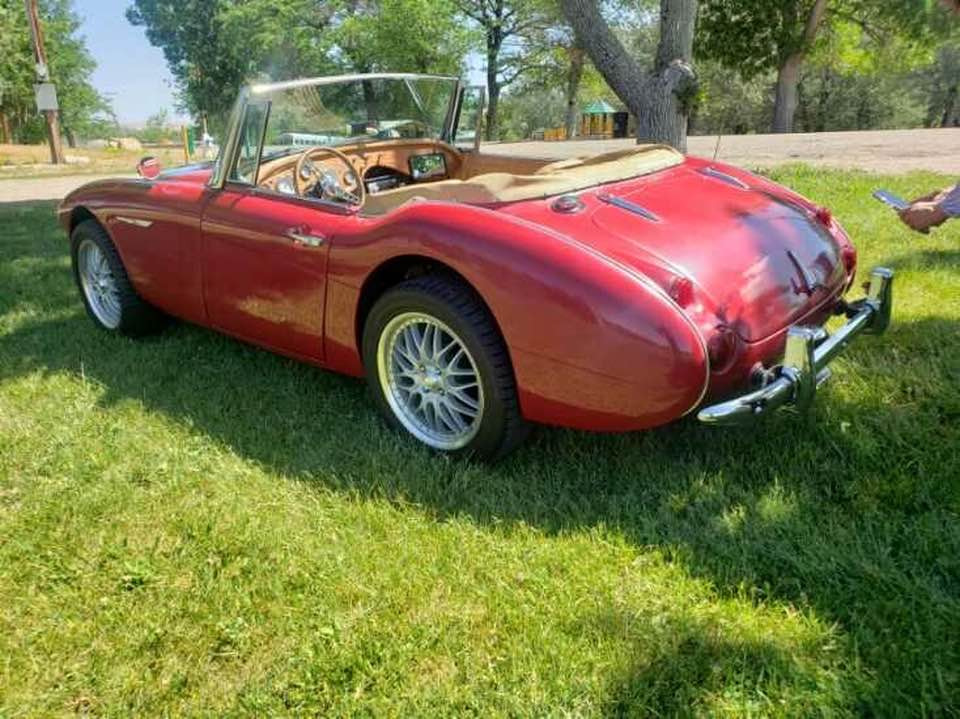 #125 - 1962 Austin-Healey MK III convertible Replica | MAG Auctions