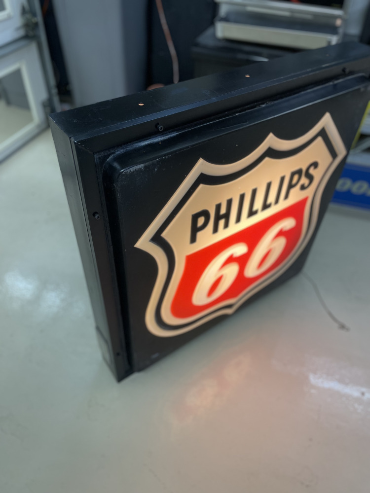 #M208 - Phillips 66 three-dimensional light-up sign | MAG Auctions