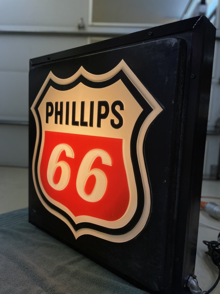 #M208 - Phillips 66 three-dimensional light-up sign | MAG Auctions
