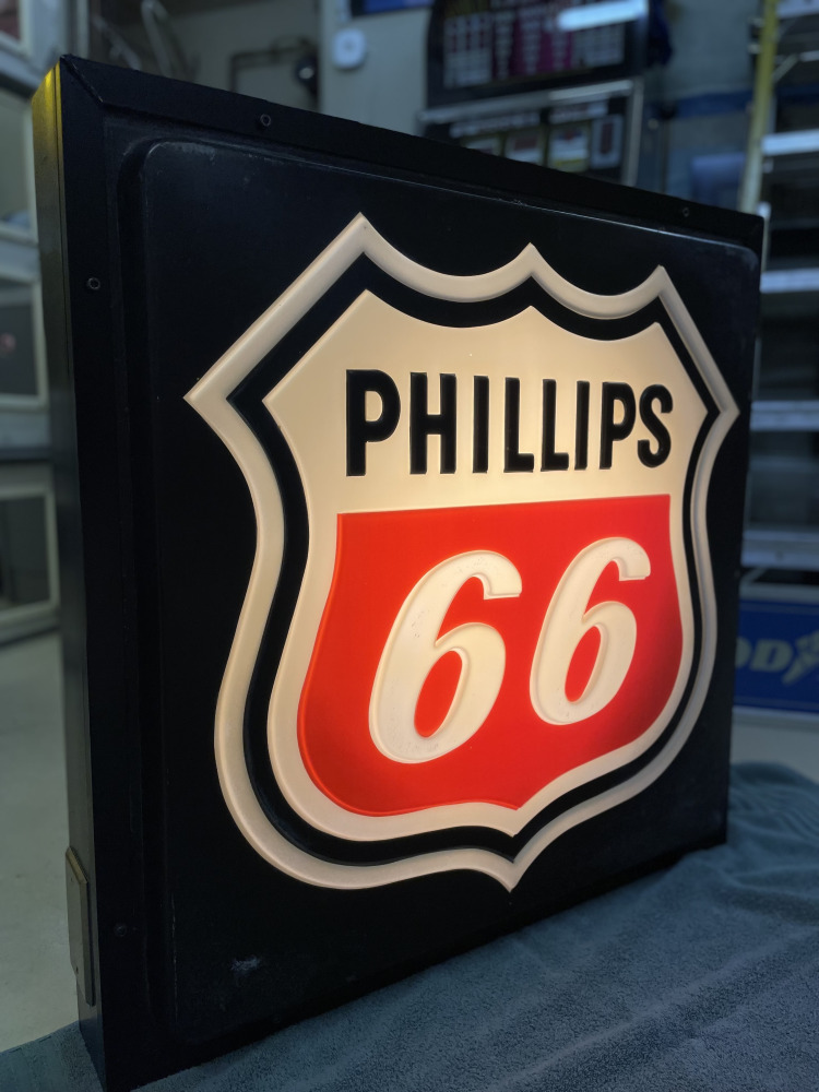 #M208 - Phillips 66 three-dimensional light-up sign | MAG Auctions
