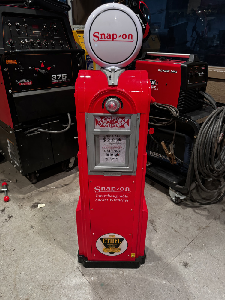 #M320 - Limited edition Snap-on fuel pump display | MAG Auctions