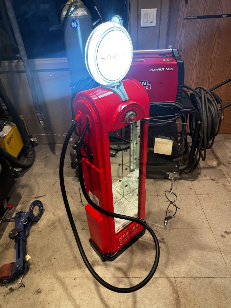#M320 - Limited edition Snap-on fuel pump display | MAG Auctions