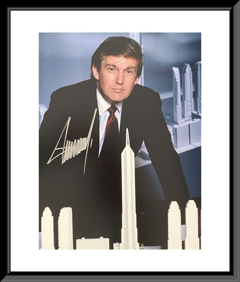 #M114 - US President Donald Trump signed photo | MAG Auctions