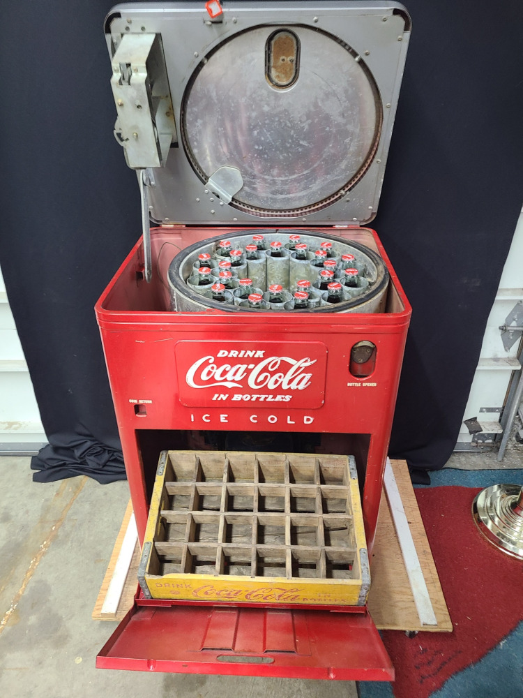 #M113 - 1949 Coke Spin Top | MAG Auctions