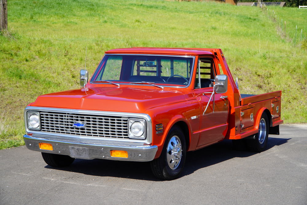#392 - 1972 Chevrolet C30 flat bed pickup | MAG Auctions