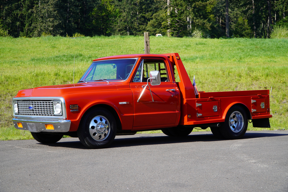 #392 - 1972 Chevrolet C30 flat bed pickup | MAG Auctions