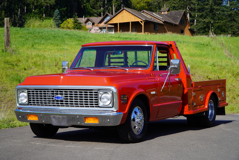 #392 - 1972 Chevrolet C30 flat bed pickup | MAG Auctions