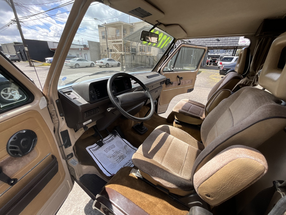 #319 - 1984 Volkswagen Westfalia Wolfsburg edition | MAG Auctions