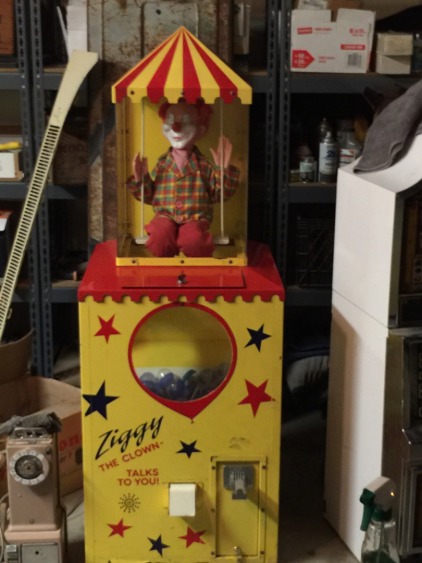 #Z100 - Ziggy the Clown - quarter vending machine | MAG Auctions