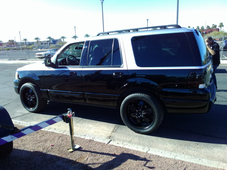 #245 - 2006 Ford Expedition Custom | MAG Auctions